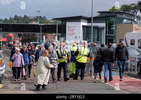 Oban, Scotland, UK. 16th May 2023. A hive of activity at the Ferry ...