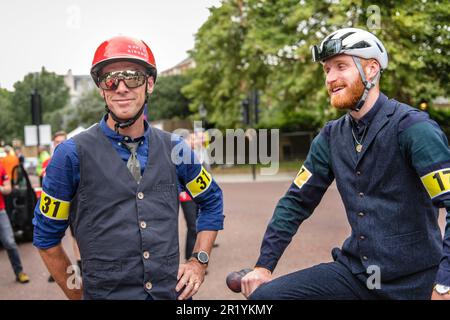 David Millar and Alec Briggs getting ready at the Brompton world ...
