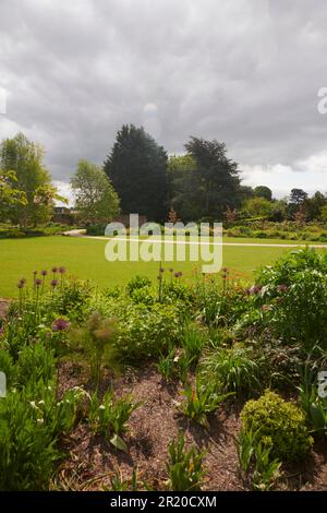 Burnby Hall Gardens in the springtime Stock Photo - Alamy