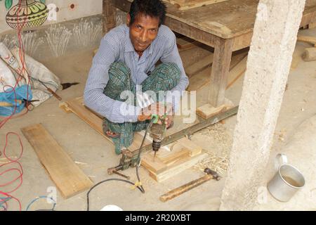 Close up Carpenter busy working - concept of artisans, self employed ...