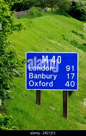 M40 motorway sign, Warwickshire, England, UK Stock Photo - Alamy