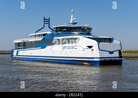 Rederij Doeksen ferry Willem de Vlamingh in the port of Harlingen ...