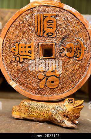 ZAOZHUANG, CHINA - MAY 16, 2023 - Folk artist Sun Jinfa shows the root ...