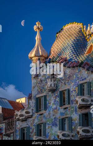 Sunrise over the roof of the Casa Batlló with the waning moon behind ...