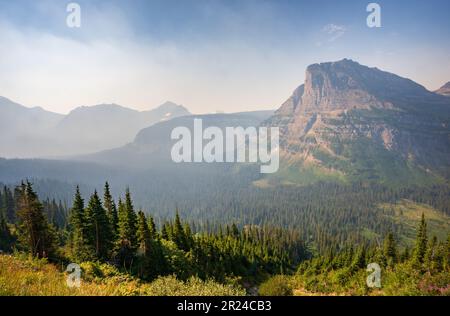 Roadside Overlook Along Road to the Sun in Glacier National Park ...