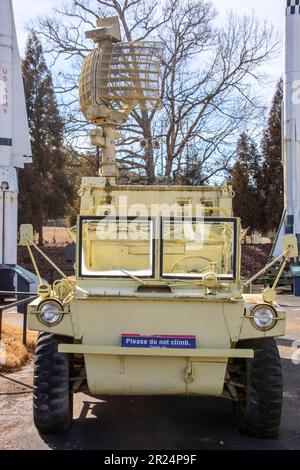 Early warning radar system Stock Photo - Alamy