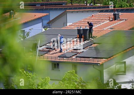 Hair, Deutschland. 17th May, 2023. Detached house with photovoltaic ...