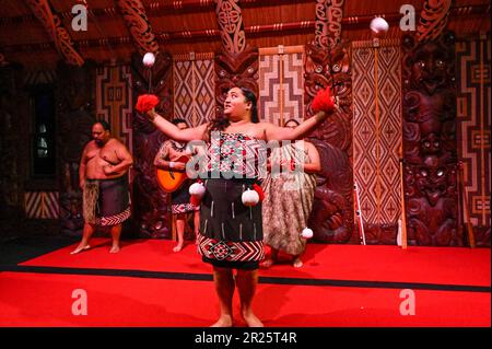 Powhiri, the traditional Māori welcome dance Stock Photo - Alamy