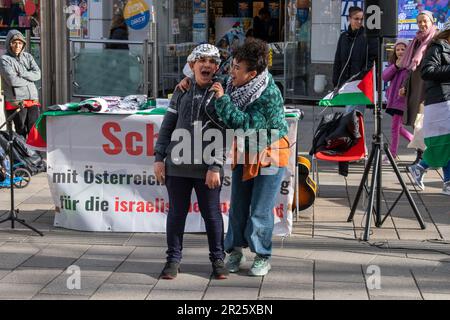 Vienna, Austria - March 2023 : Singing in the street for people , Free ...