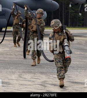 Marines with 2nd Platoon, Bulk Fuel Company, 7th Engineer Support ...