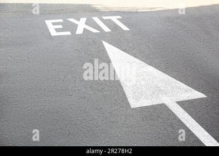White painted arrow and exit marking on road outdoors Stock Photo - Alamy