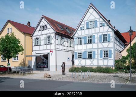 Buttenheim, Germany. 05th May, 2023. The Levi's brand logo and a statue ...