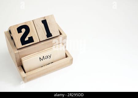 Wooden perpetual calendar showing the 21st of October Stock Photo - Alamy