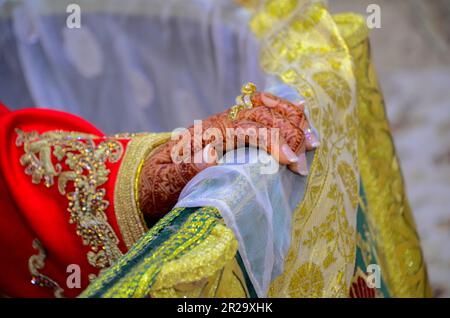 Hand with Moroccan Henna . morocco wediing Stock Photo - Alamy