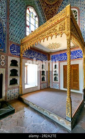 Privy Chamber of Sultan Murat III with beds and fireplace in the ...