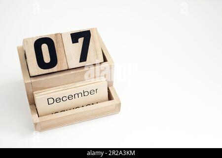 Wooden perpetual calendar showing the 7th of May Stock Photo - Alamy