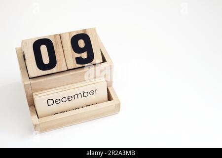 Wooden perpetual calendar showing the 9th of November Stock Photo - Alamy