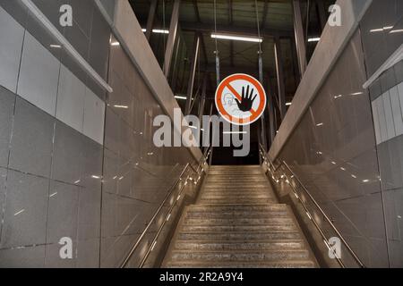 Villach, Bahnhof, Treppe, Bahnsteig, Aufgang, Abgang, Unterführung ...