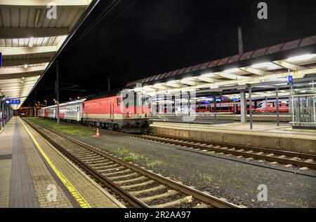Villach, Bahnhof, Schild, Information, Stationsname, Orientierung ...