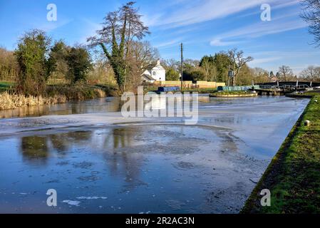 Hatton Locks frozen and covered in ice - English Winter scene. Winter ...