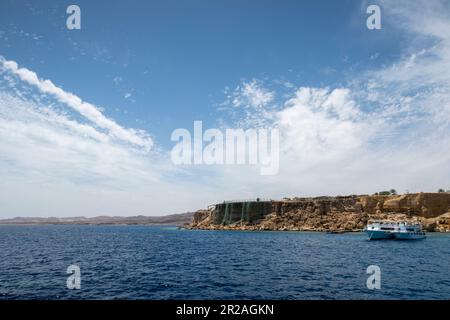 Dive boats anchored at Temple dive site in Sharm el Sheikh, Egypt Stock ...