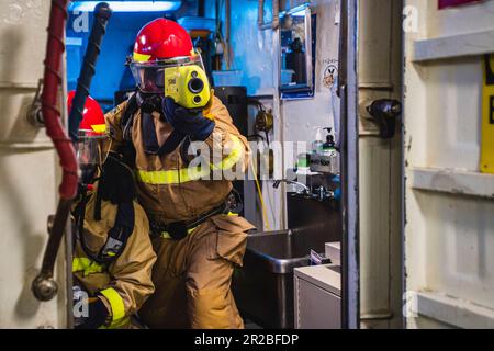 General Quarters, Philippine Sea, USS Mustin Stock Photo - Alamy