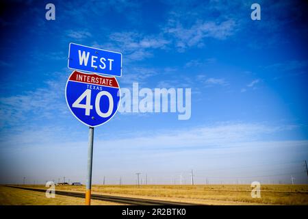 An Interstate 40 sign on the planes of the Texas panhandle Stock Photo ...