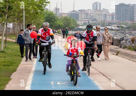 Istanbul, Turkey. 19th May, 2023. President Erdogan, greets the people ...