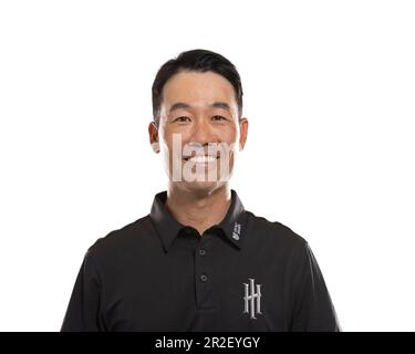 Captain Kevin Na of Iron Heads GC prepares to play on the 18th green ...