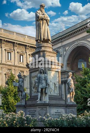 Marble and granite statue of Leonardo da Vinci, the legendary Italian ...
