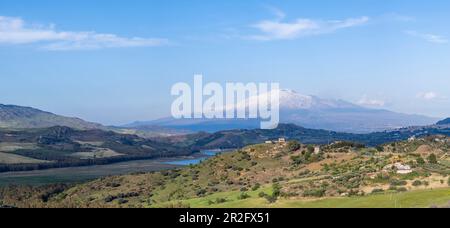 The lake of Pozzillo (Sicily), with volcano Etna in background Stock ...