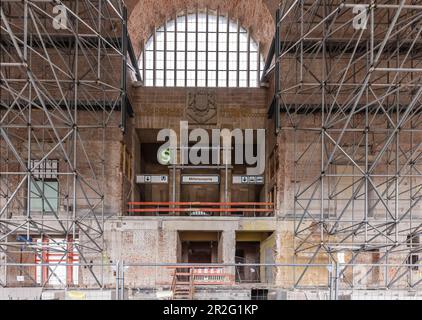 Scaffolding in the Bonatzbau, which is a listed building, open ...