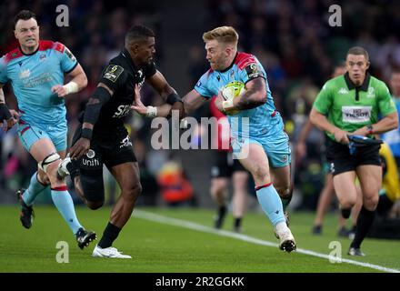 Glasgow Warriors' Kyle Steyn holds off Racing 92's Boris Palu during ...