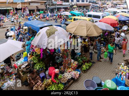 Market stalls with plantains and yams in the central market in Kumasi ...