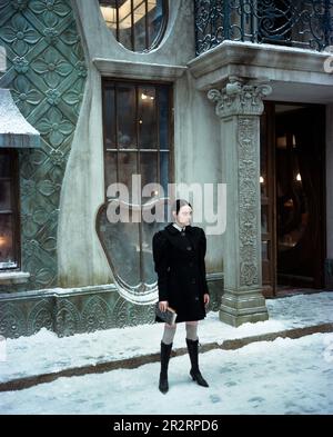 POOR THINGS (2023), directed by YORGOS LANTHIMOS. Credit: ELEMENT PICTURES / Album Stock Photo ...