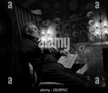 POOR THINGS (2023) WILLEM DAFOE YORGOS LANTHIMOS (DIR) SEARCHLIGHT PICTURES/MOVIESTORE ...