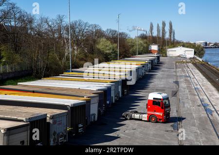 truck trailers standing at the Westkai terminal in Niehler harbor ...