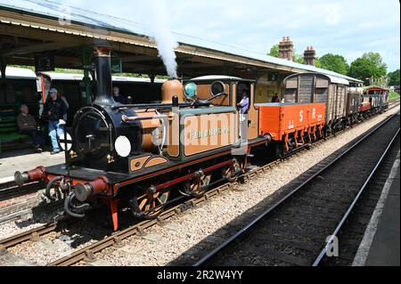"Fenchurch" pulling a freight train through Horsted Keynes station on ...