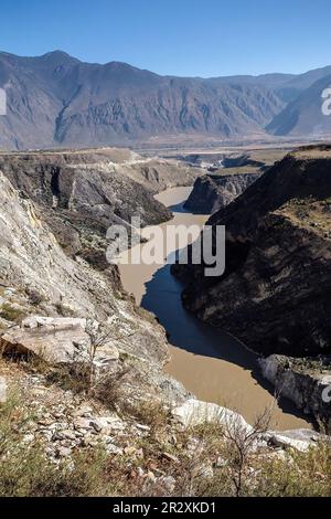 Whence flows the mighty Yangtze river Stock Photo - Alamy