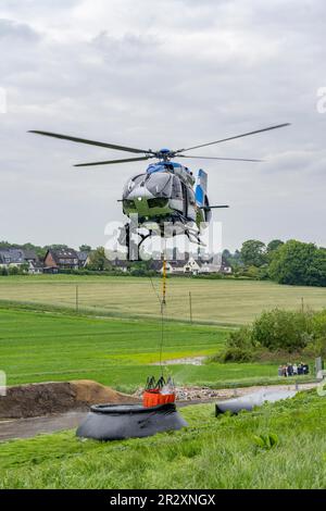 Forest fire fighting exercise of the Essen fire brigade, the water ...