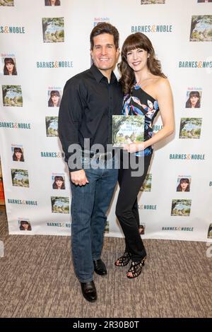 Dr. Ken Schultz, Author Heidi Schultz attend Heidi Schultz Reads and ...