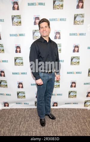 Dr. Ken Schultz attends Heidi Schultz Reads and Signs "Little Dinky's ...