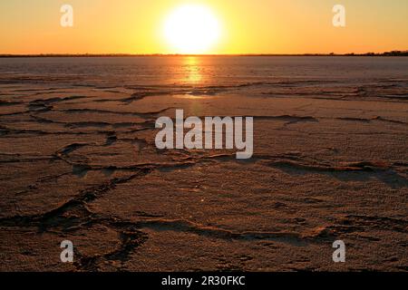 Sunset over Lake Ninan salt lake, Victoria Plains, Western Australia ...
