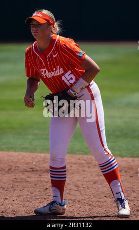 Florida Gators Reagan Walsh (15) at bat during an NCAA softball game ...