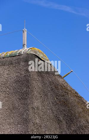Lightning conductor on a thatched roof Stock Photo - Alamy