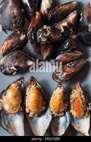 Bowl of Midye dolma stuffed mussels, a traditional turkish street food ...