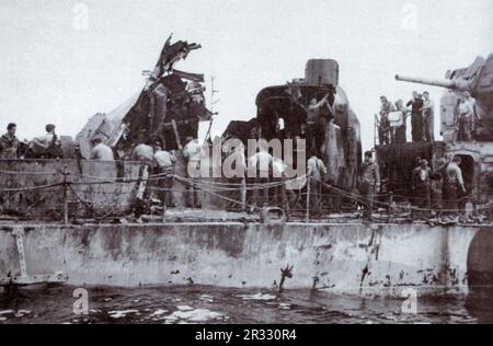 The U.S. Navy destroyer USS Leutze (DD-481) showing damage suffered ...