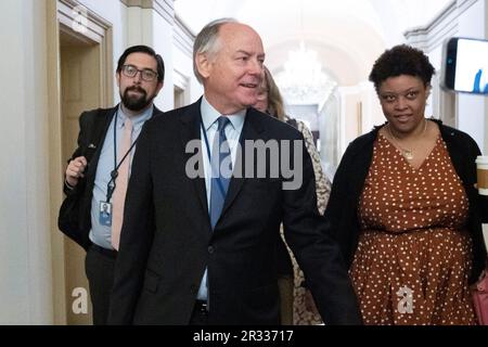 Steve Ricchetti, counselor to the president, and a top mediator for ...