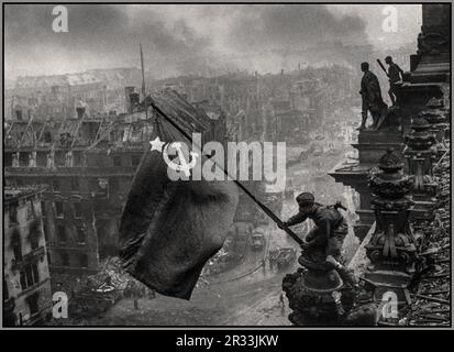 RUSSIAN FLAG BERLIN 1945 REICHSTAG ICONIC World War 2 Germany. Russian ...