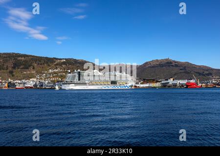 Cruise ship AIDAperla in Puddefjorden, departing from Jekteviken ...